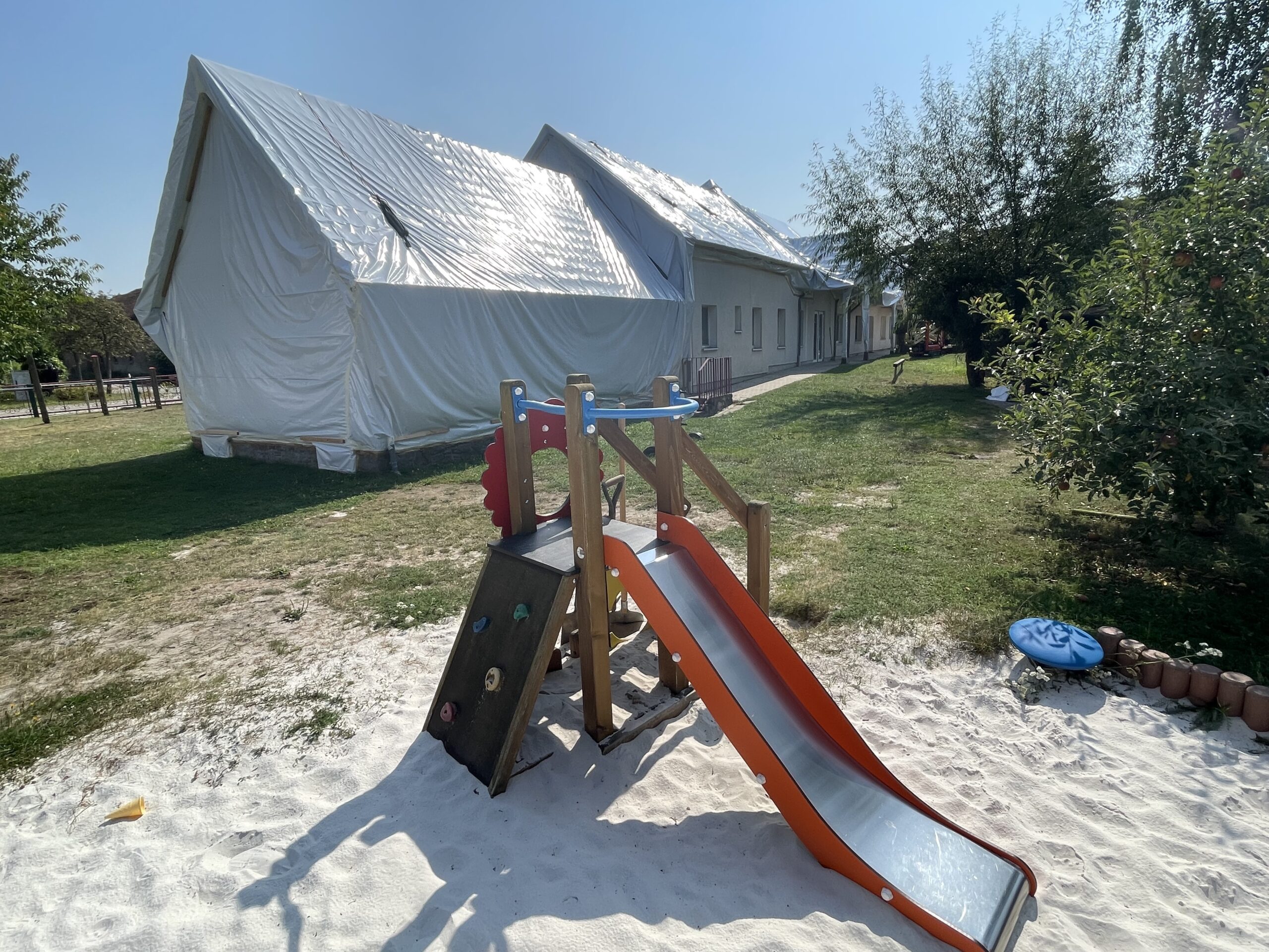 Kita ist vom Hausbock befallen | Groli Schädlingsbekämpfung